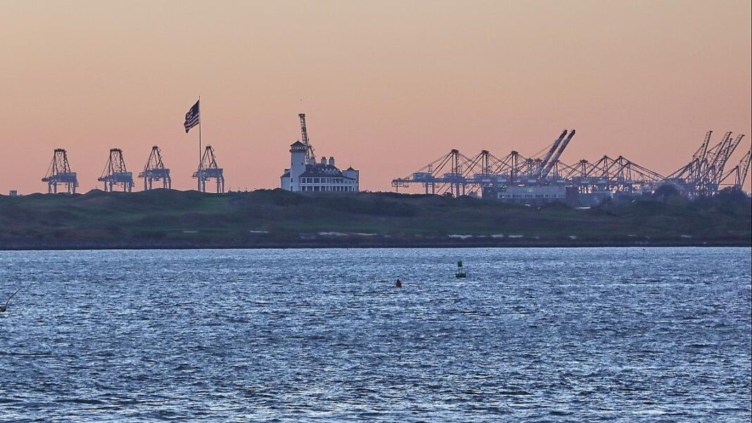 Trump verhängt Sondersteuer für Geschäftspartner des Iran - Politics ...